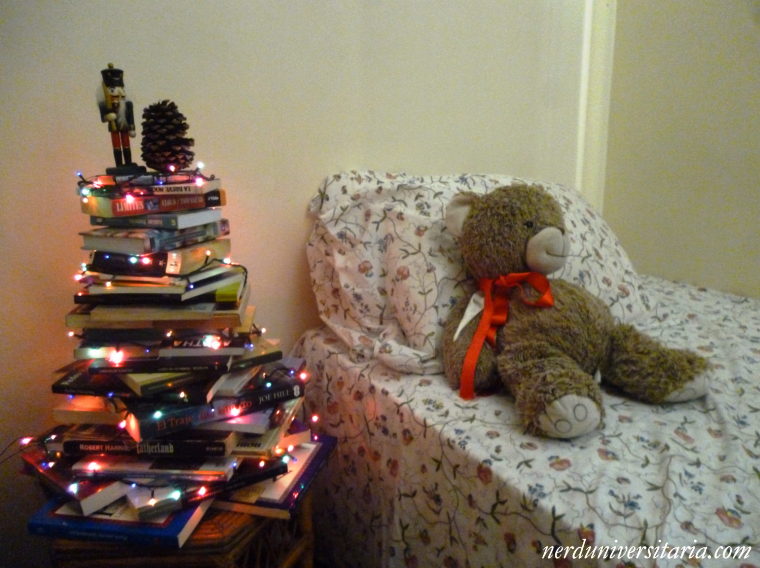 Cómo hacer un árbol de Navidad con libros – Kimberly Yánez